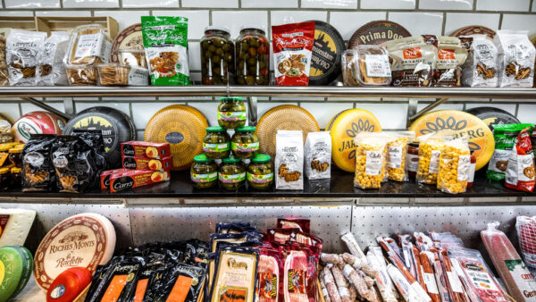 How to Build the Ultimate Eatzi’s Charcuterie Board | Eatzi's Market ...